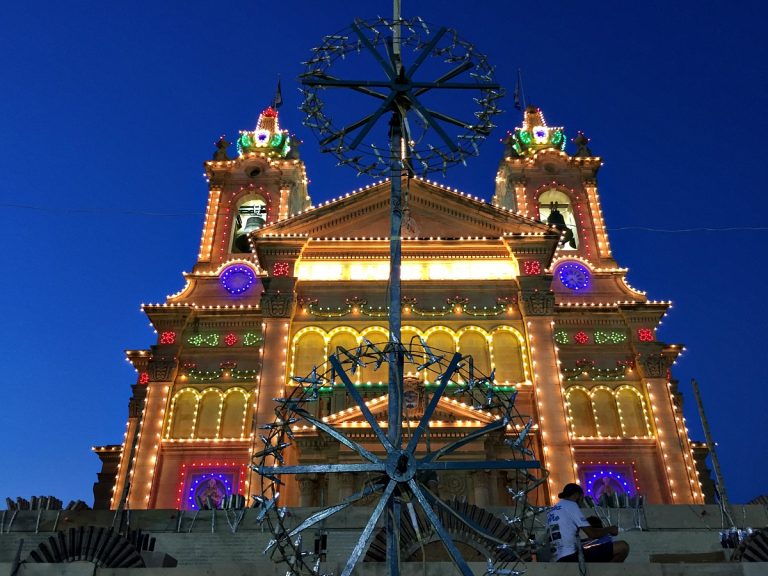 Traditional Maltese Festa - Qala Feast in Gozo - Maltatina