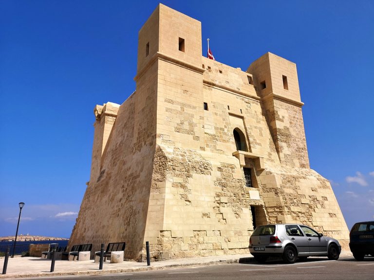 Walk Around Gharghur & Top Of The World - Maltatina
